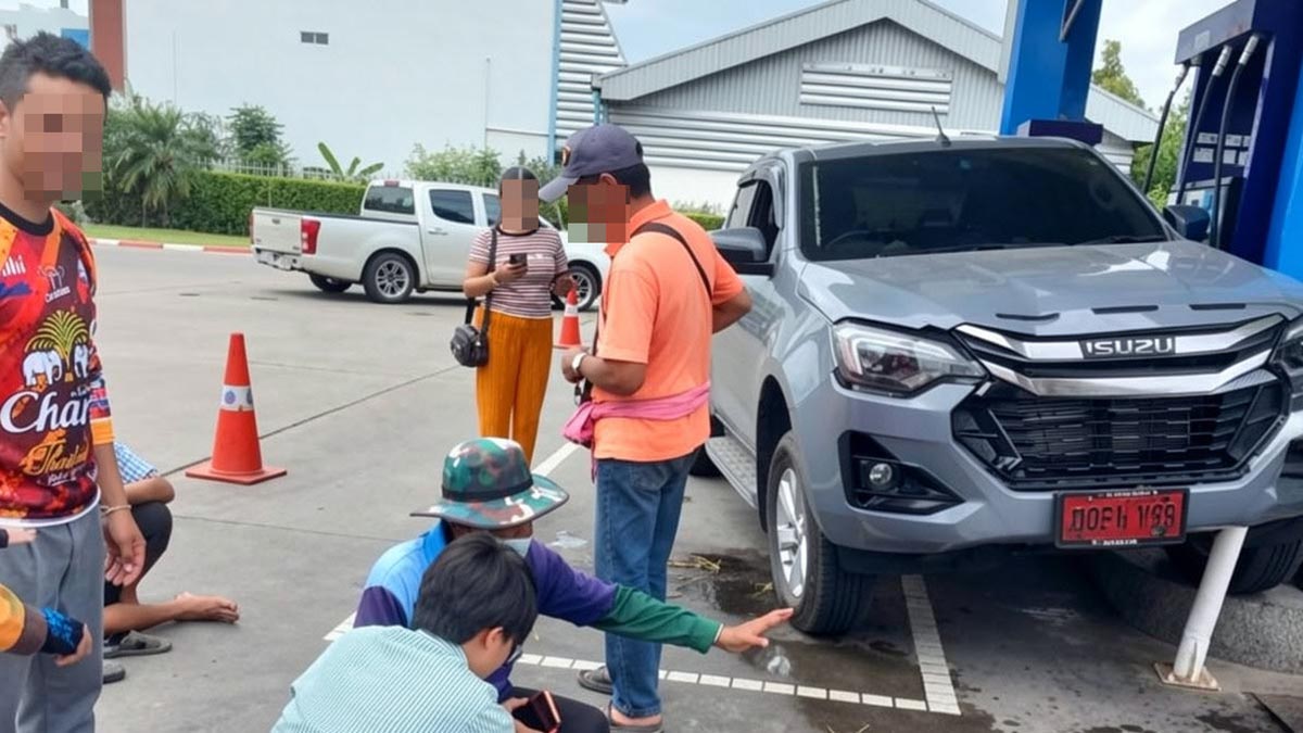 สาวขับ รถป้ายแดงเหยียบพลาดพุ่งชนเด็กปั๊มสาหัส ไม่ชินเกียร์ธรรมดาทำพิษ ...